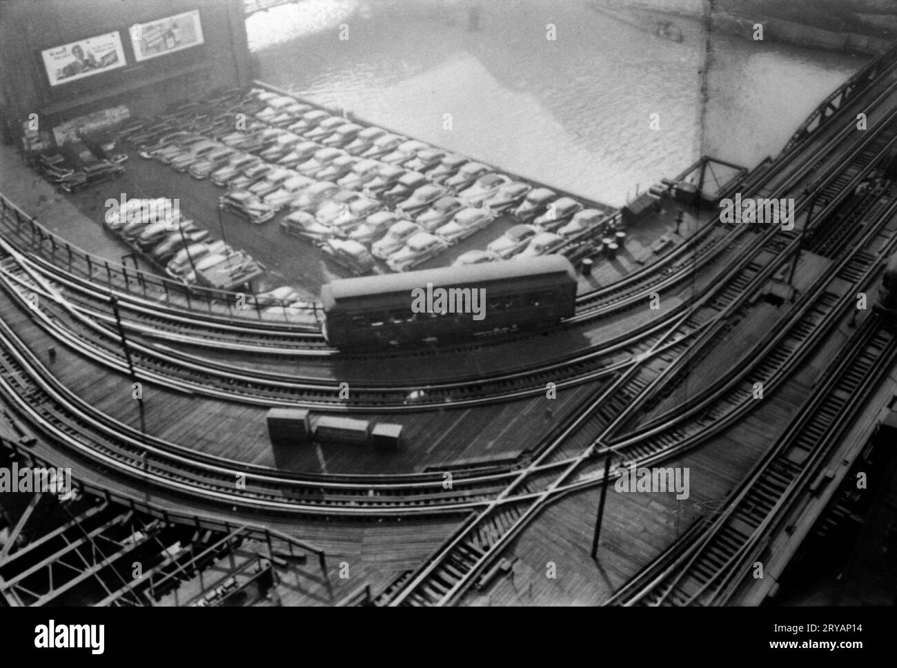 Stanley Kubrick: "L" elevated railway, Chicago, Illinois, 1949 Overhead ...