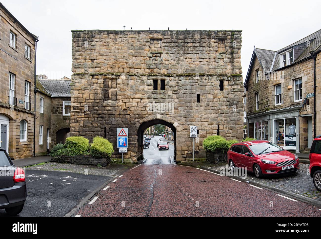 Bondgate Tower, Alnwick, a town in Northumberland, UK Stock Photo - Alamy