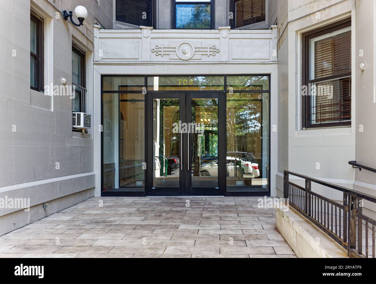 Emery Roth-designed 706 Riverside Drive has a split personality: Its ...