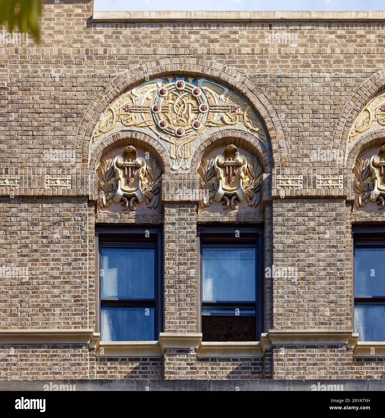 Emery Roth-designed 706 Riverside Drive has a split personality: Its ...