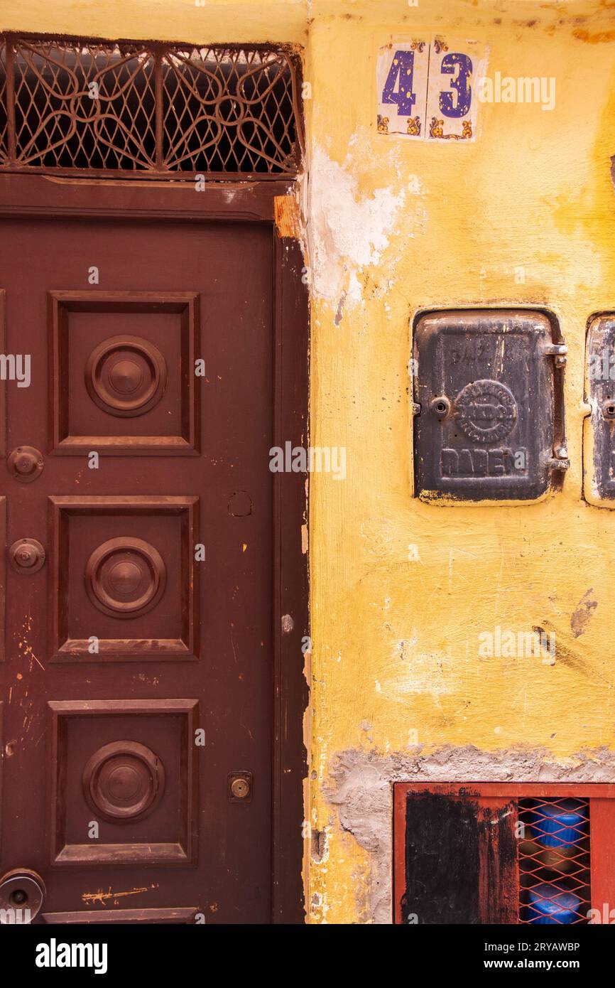 Weather worn moroccan building hi-res stock photography and images - Alamy
