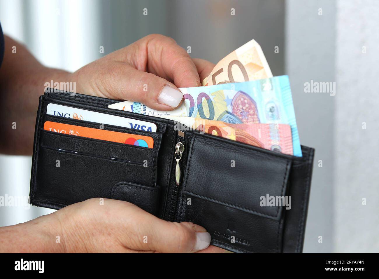 Winden Themenbild - Geldbeutel, Portemonnaie, Geldboerse mit ...