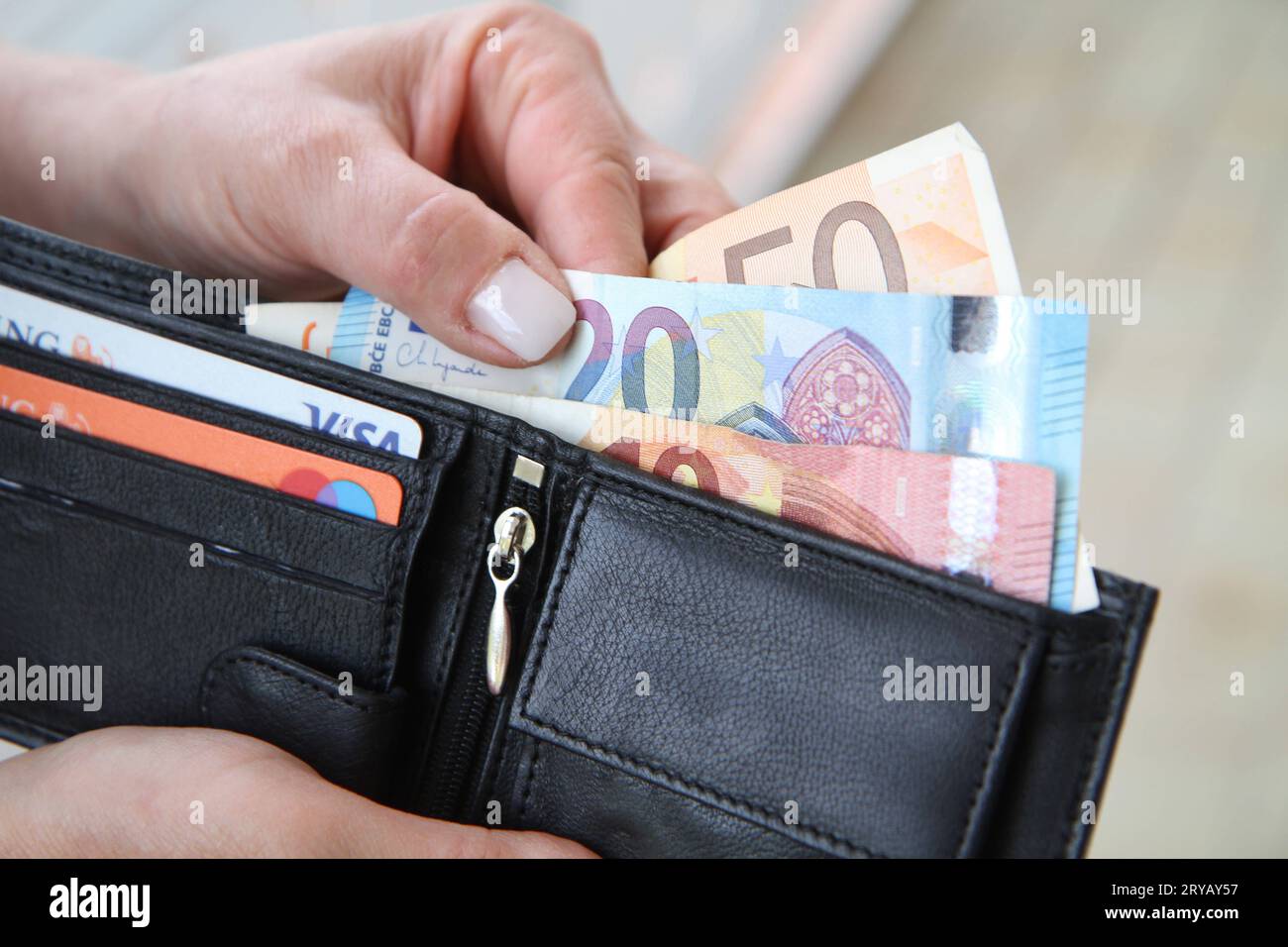 Winden Themenbild - Geldbeutel, Portemonnaie, Geldboerse mit ...