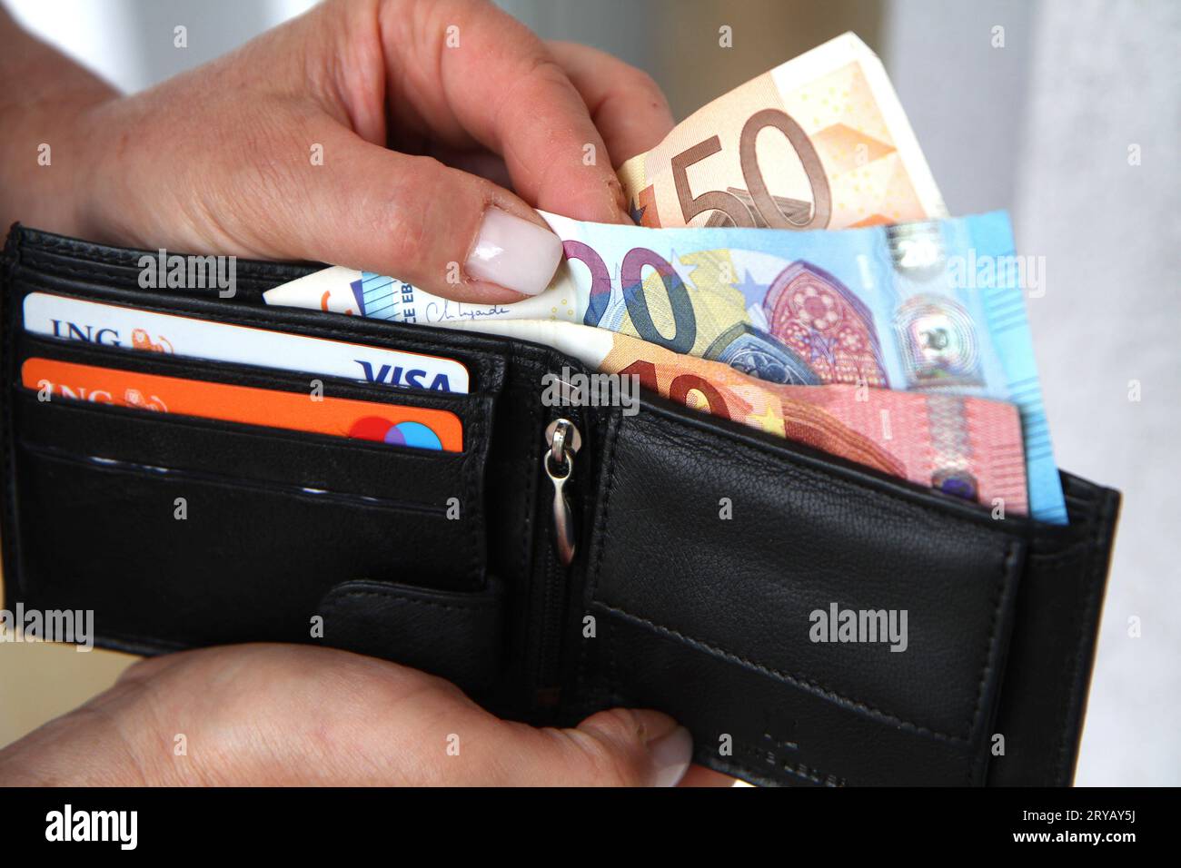 Winden Themenbild - Geldbeutel, Portemonnaie, Geldboerse mit ...