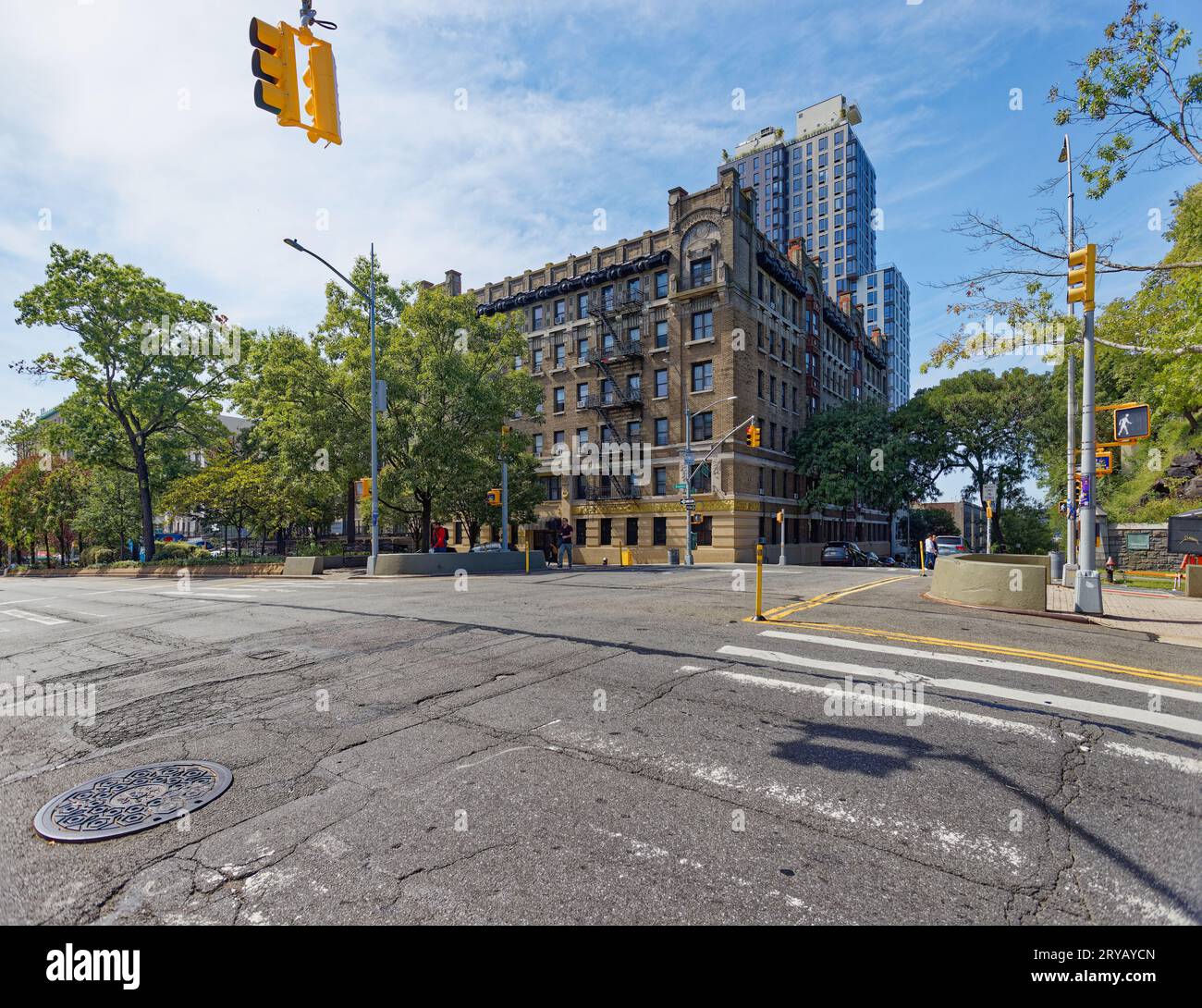 Emery Roth-designed Halidon Court in Hamilton Heights was built in 1910 ...