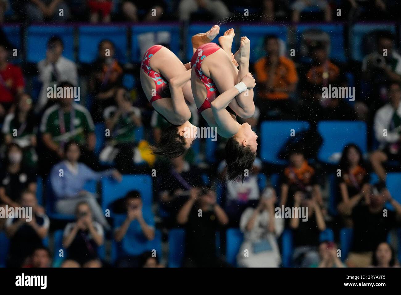 China's Hongchan Quan and Yuxi Chen compete during the women's ...
