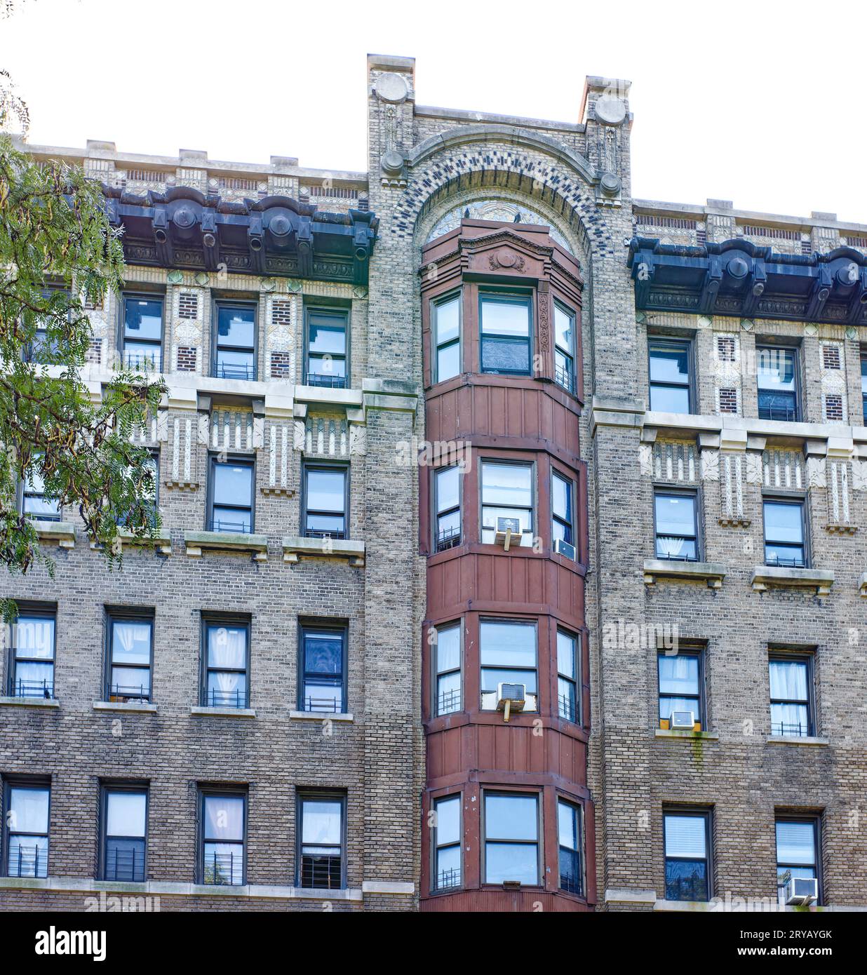 Emery Roth-designed Halidon Court in Hamilton Heights was built in 1910 ...