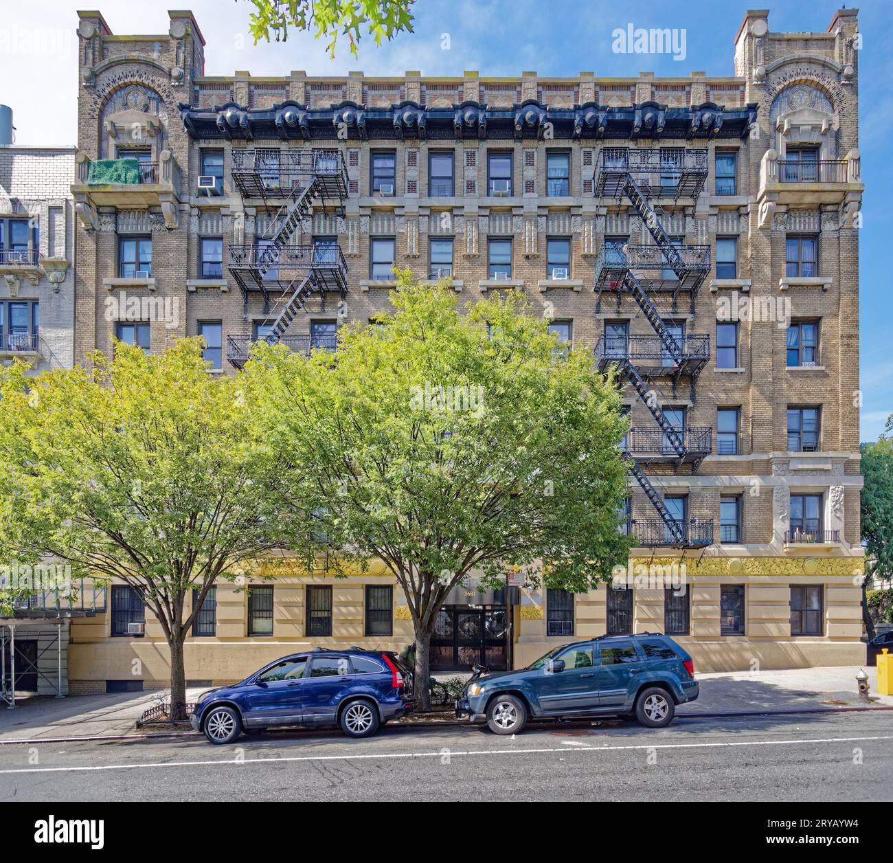 Emery Roth-designed Halidon Court in Hamilton Heights was built in 1910 ...