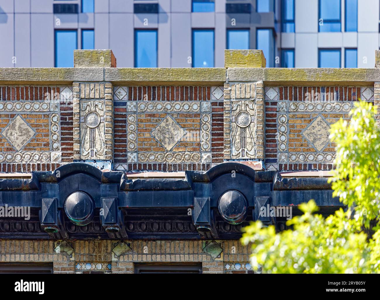 Emery Roth-designed Halidon Court in Hamilton Heights was built in 1910 ...