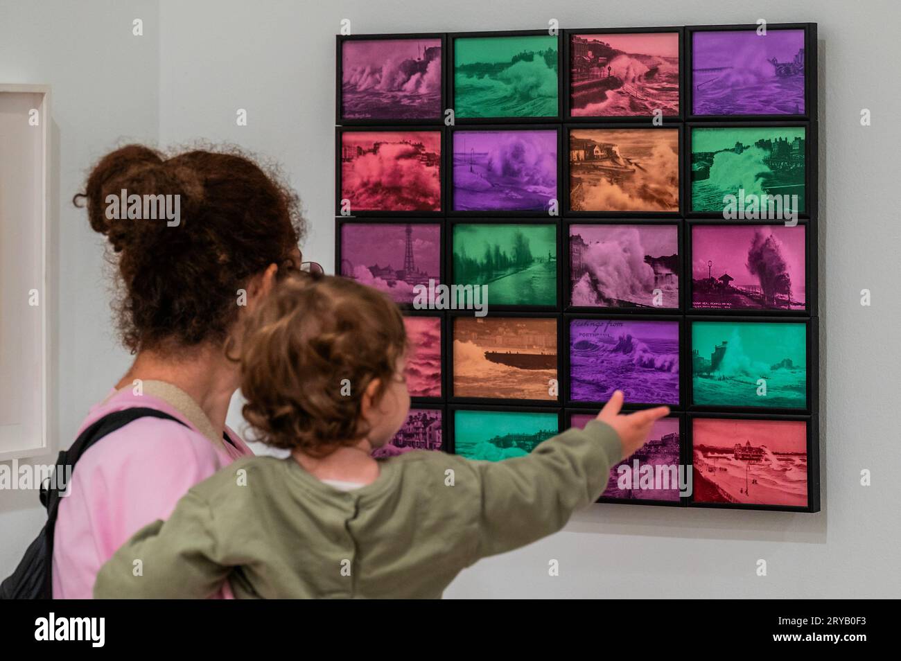 Crossing borders exhibition hi-res stock photography and images - Alamy