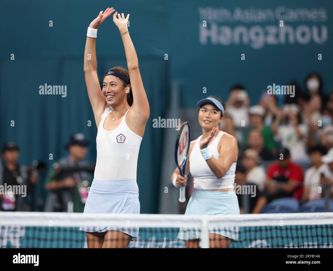 Hangzhou, China's Zhejiang Province. 30th Sep, 2023. Chan Hao-ching (L ...