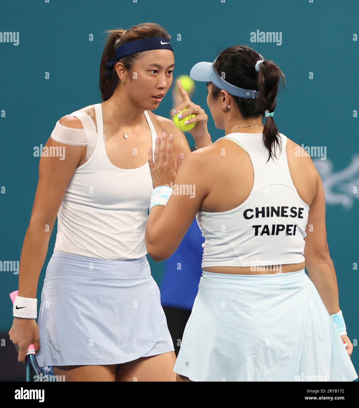 Hangzhou, China's Zhejiang Province. 30th Sep, 2023. Chan Hao-ching (L ...