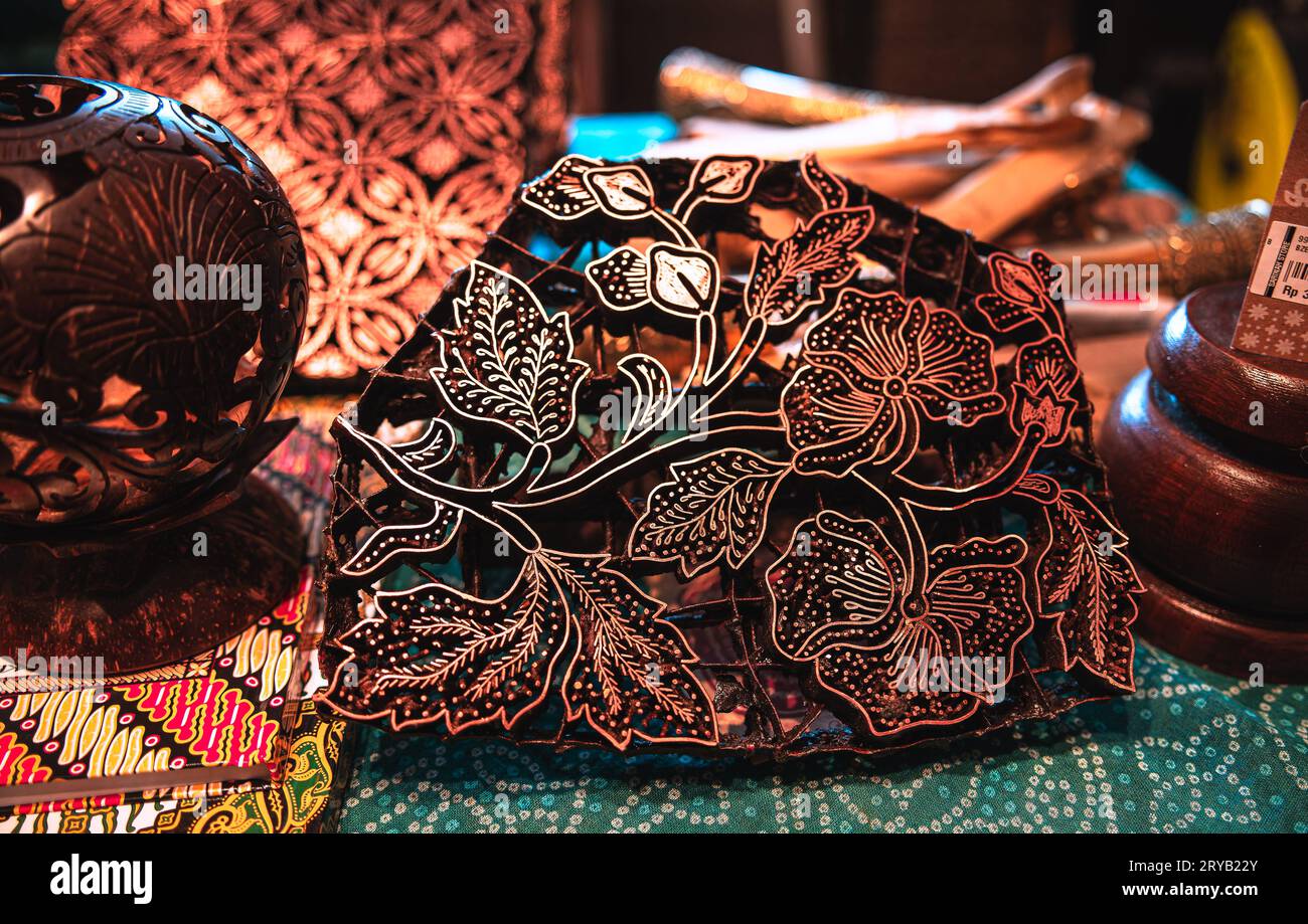 Drawing batik hi-res stock photography and images - Alamy