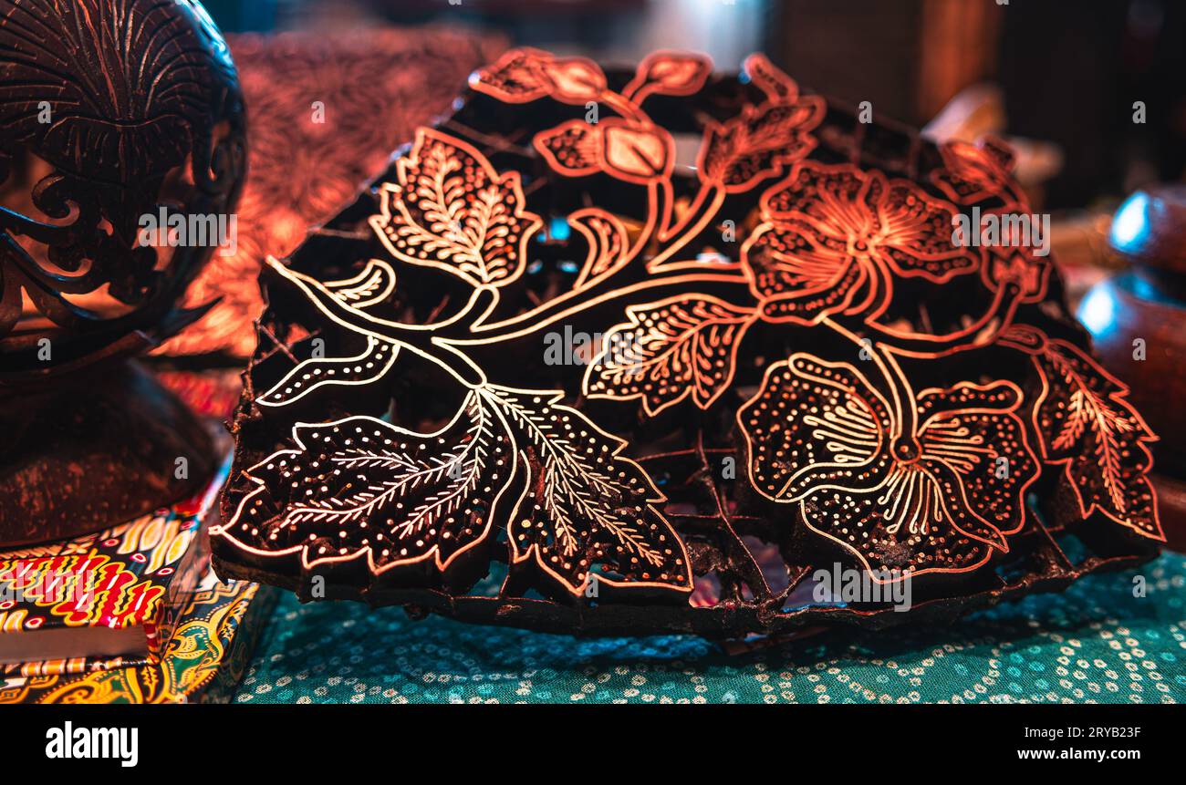 Drawing batik hi-res stock photography and images - Alamy