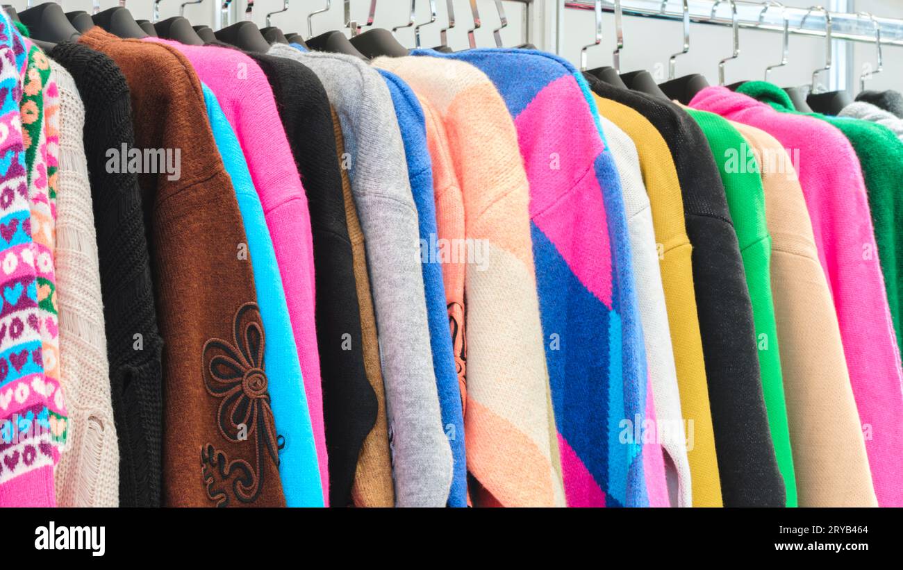 Changing room yellow shirt hi-res stock photography and images - Alamy