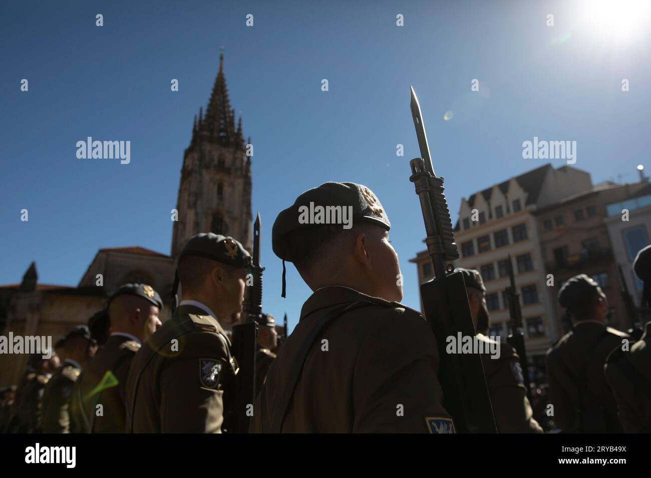 Members of the Infantry Regiment 'Principe' No. 3 of the Spanish Army ...
