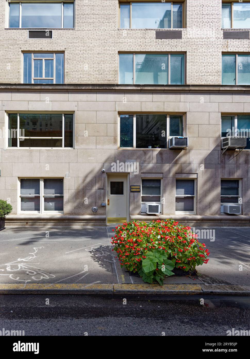 Emery Roth-designed 3 East 71st Street in Lenox Hill was built in 1944 ...