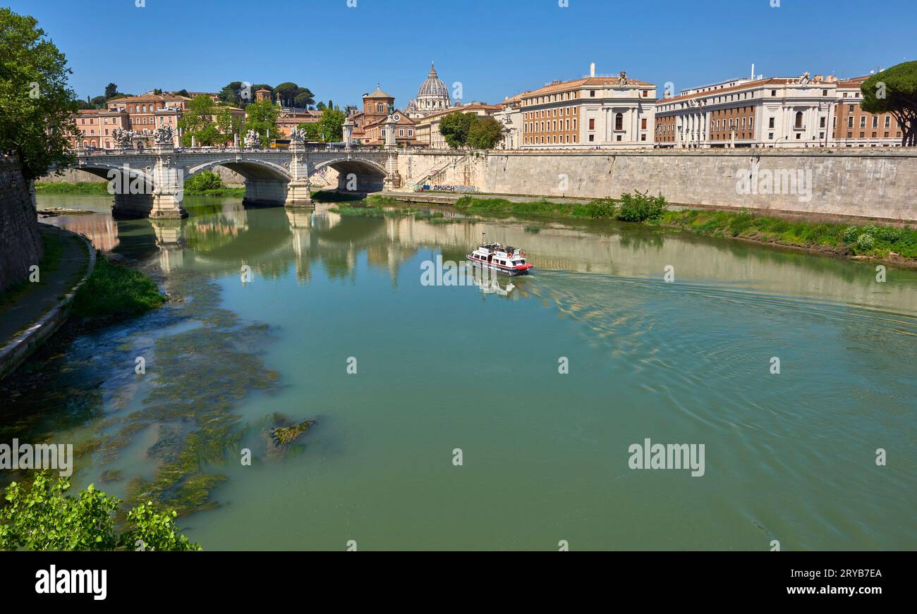 River tiber rome ancient architecture hi-res stock photography and ...