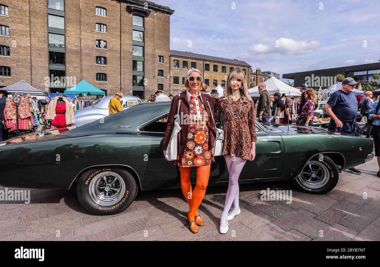King cross vintage car booth sale hi-res stock photography and images ...