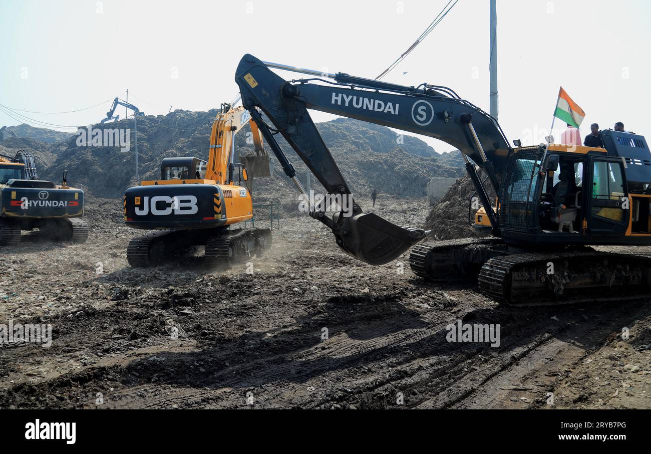 New Delhi, India. 30th Sep, 2023. A JCB excavator crane machine lifting ...