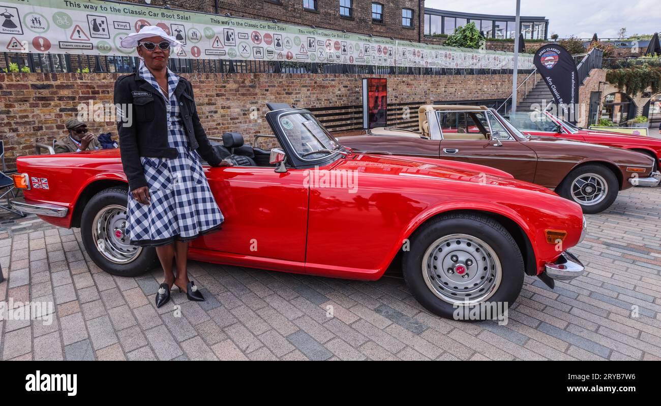 King cross vintage car booth sale hi-res stock photography and images ...