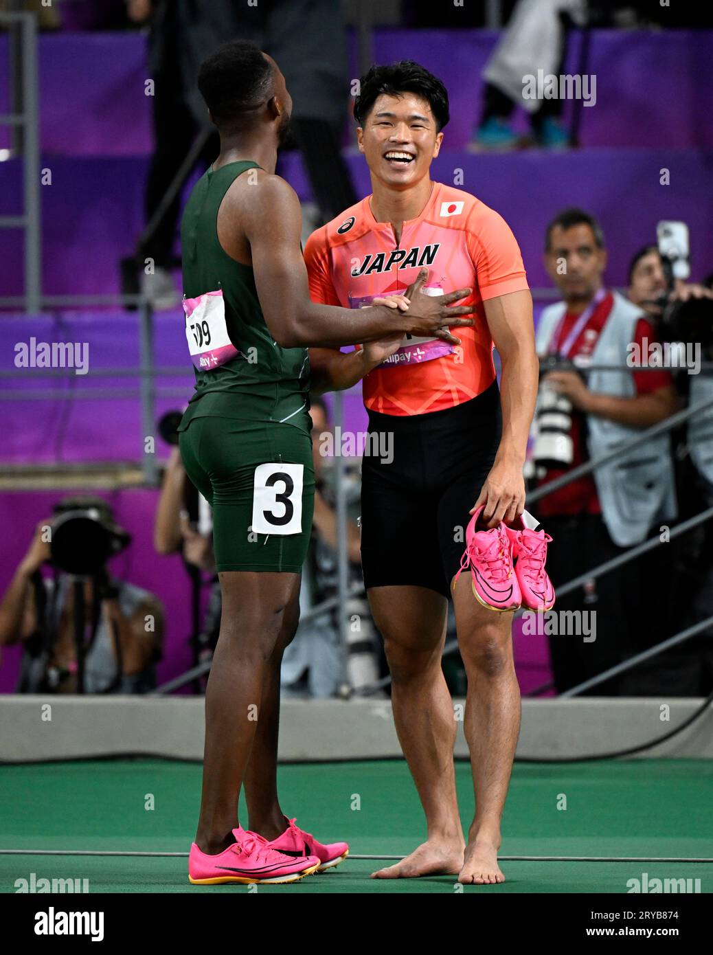Hangzhou, China's Zhejiang Province. 30th Sep, 2023. Koike Yuki (R) of ...