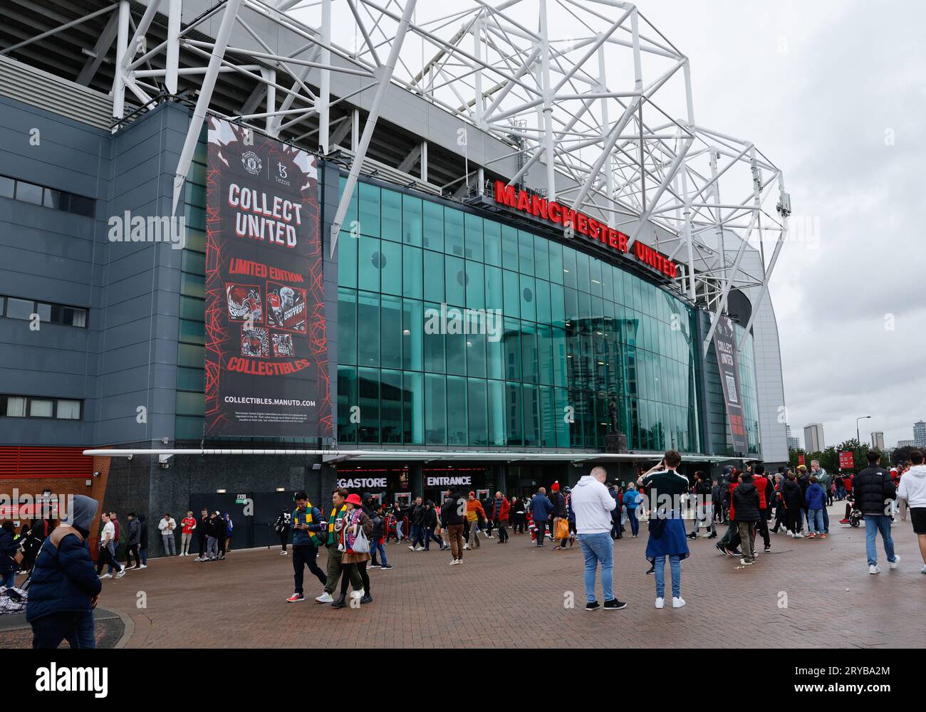 Old trafford fans 2023 hi-res stock photography and images - Alamy