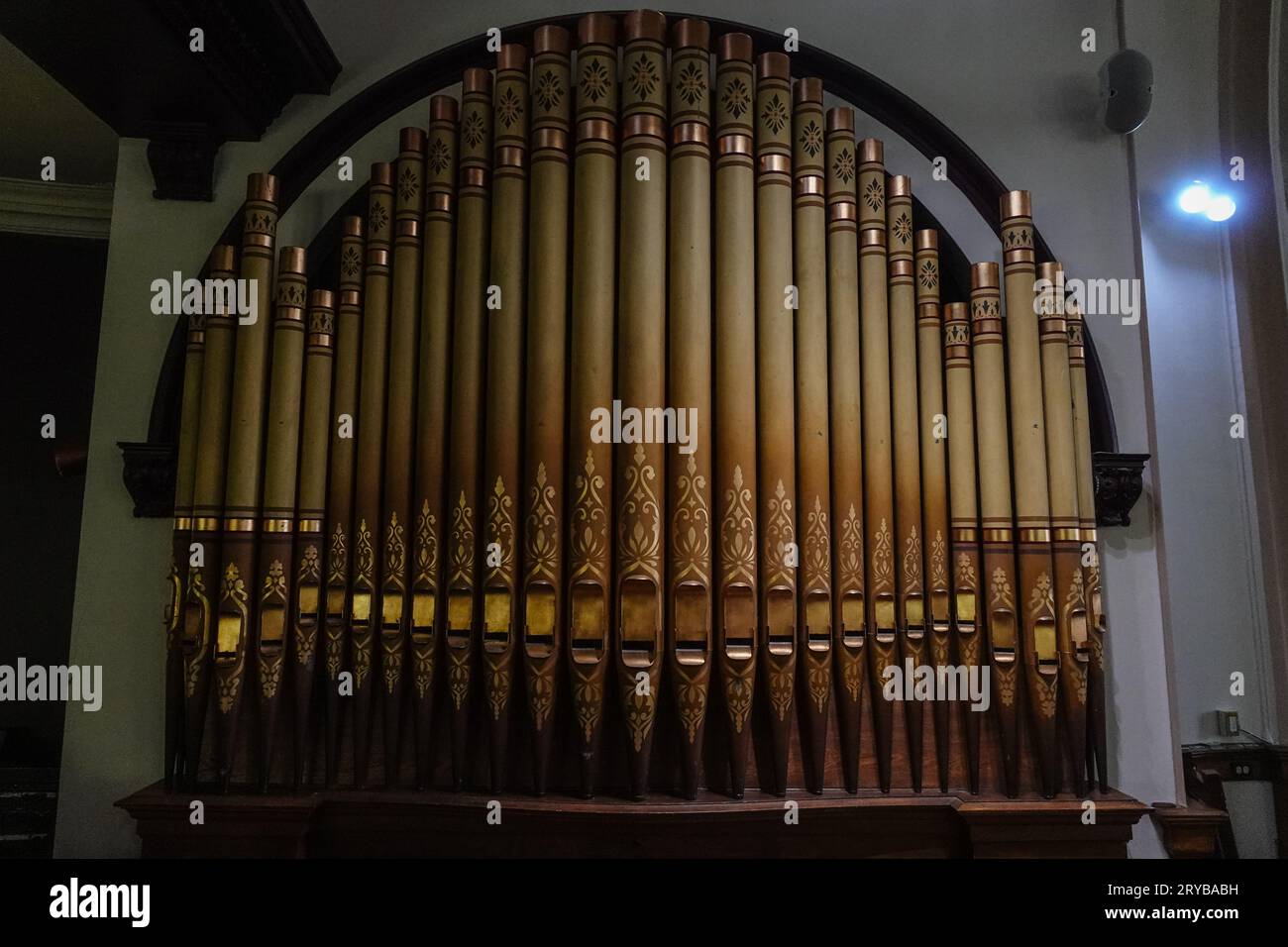 Organ pipes of an organ inside a church Stock Photo - Alamy