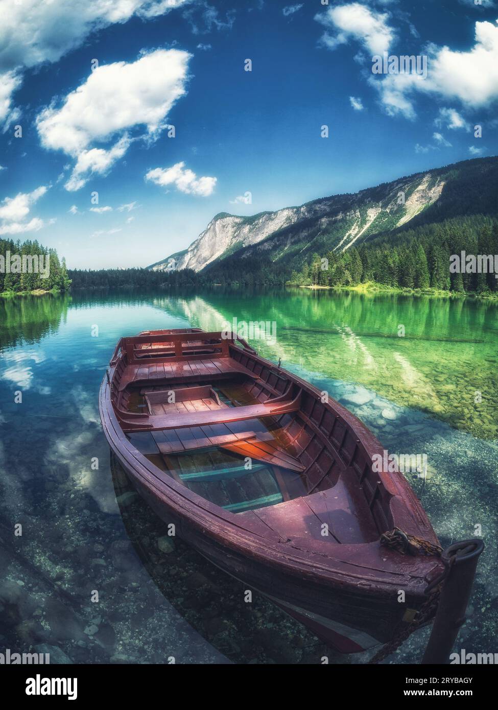 Red boats hi-res stock photography and images - Alamy