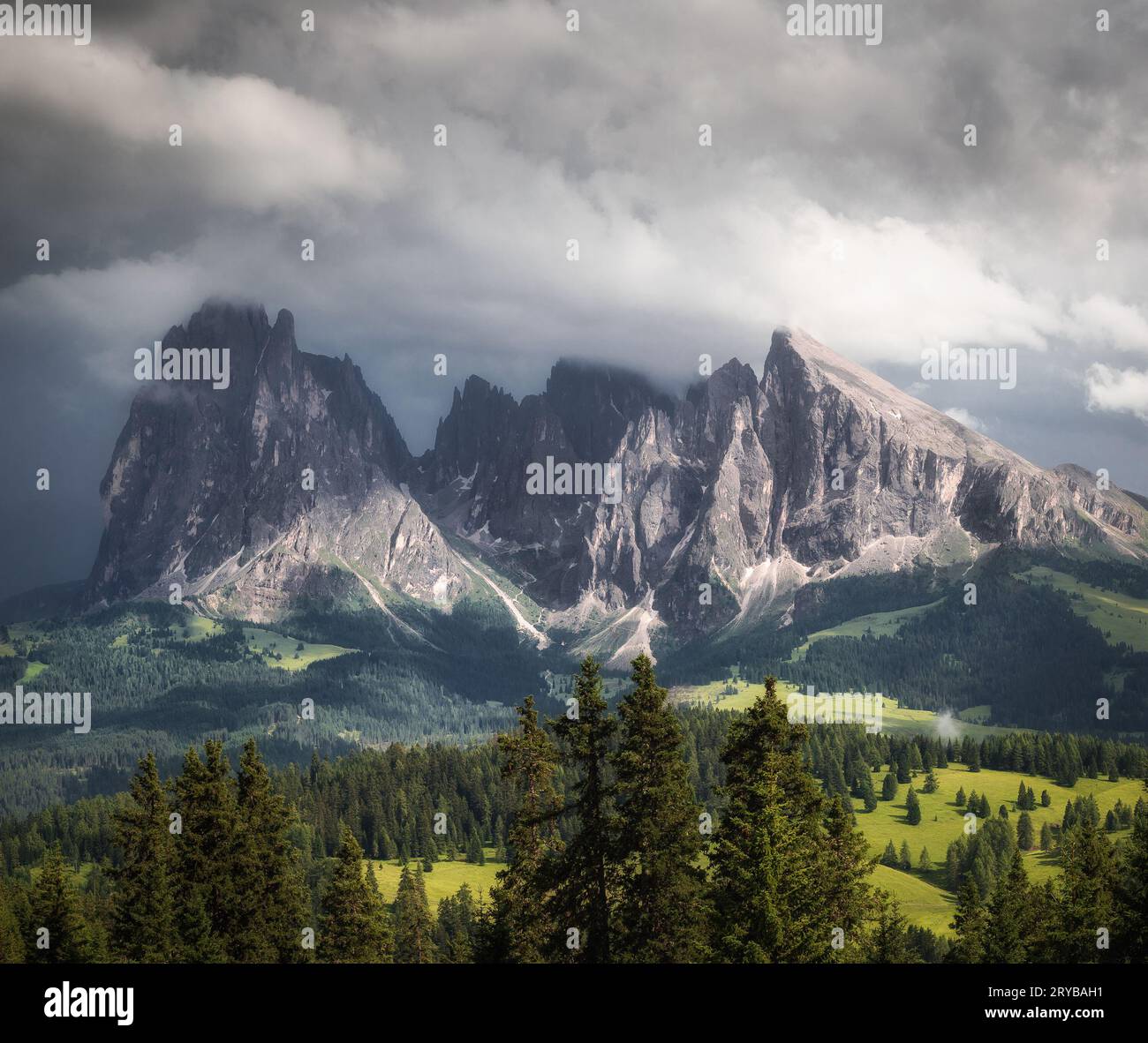 Iconic mountains hi-res stock photography and images - Alamy