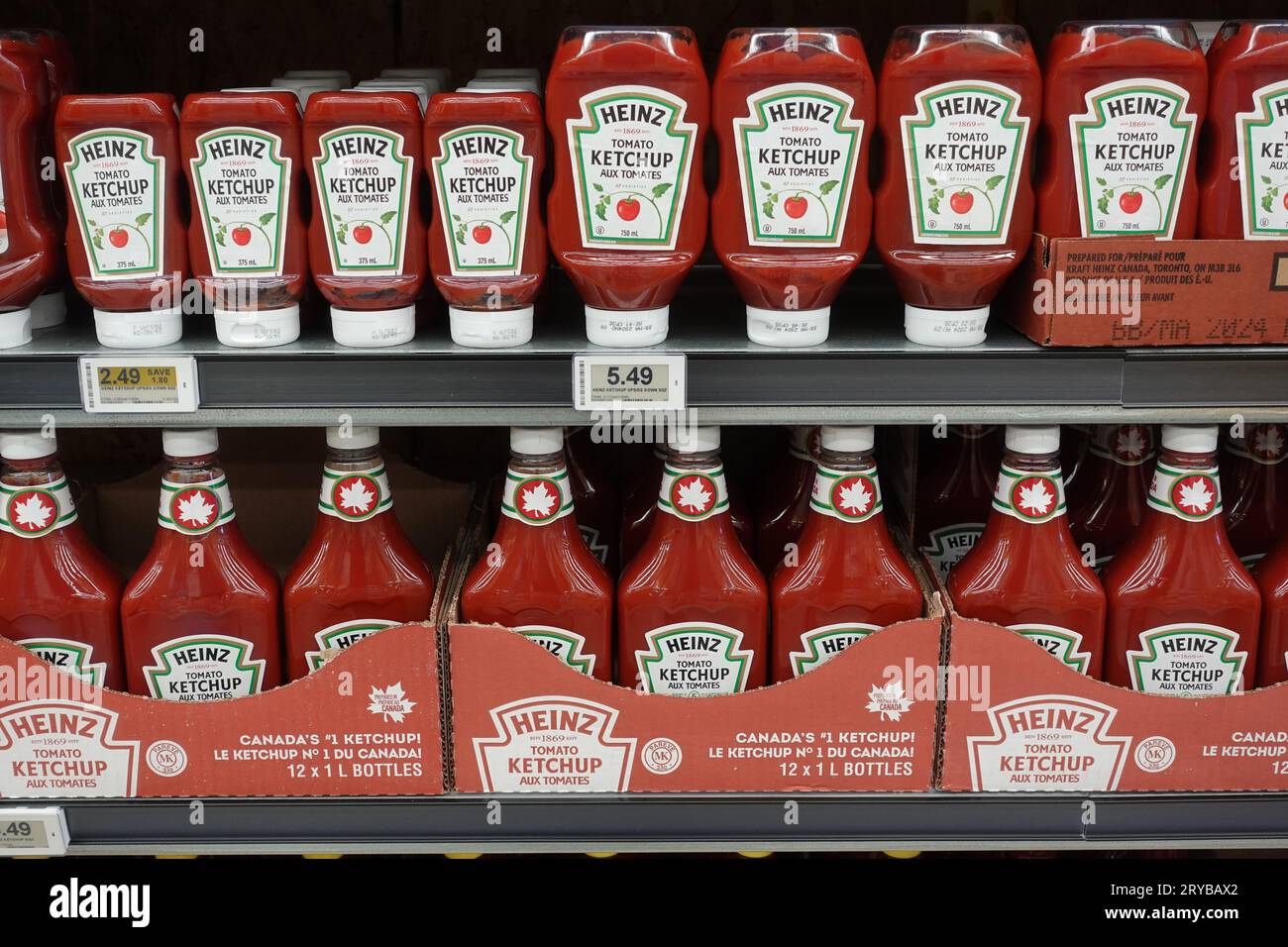 Heinz Tomato Ketchup on a supermarket shelf Stock Photo - Alamy