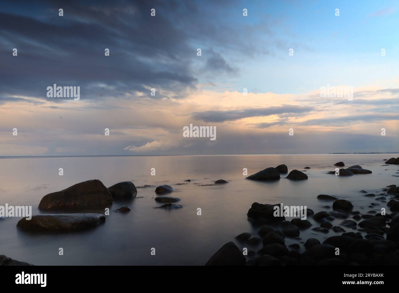 Long exposure rocks hi-res stock photography and images - Alamy