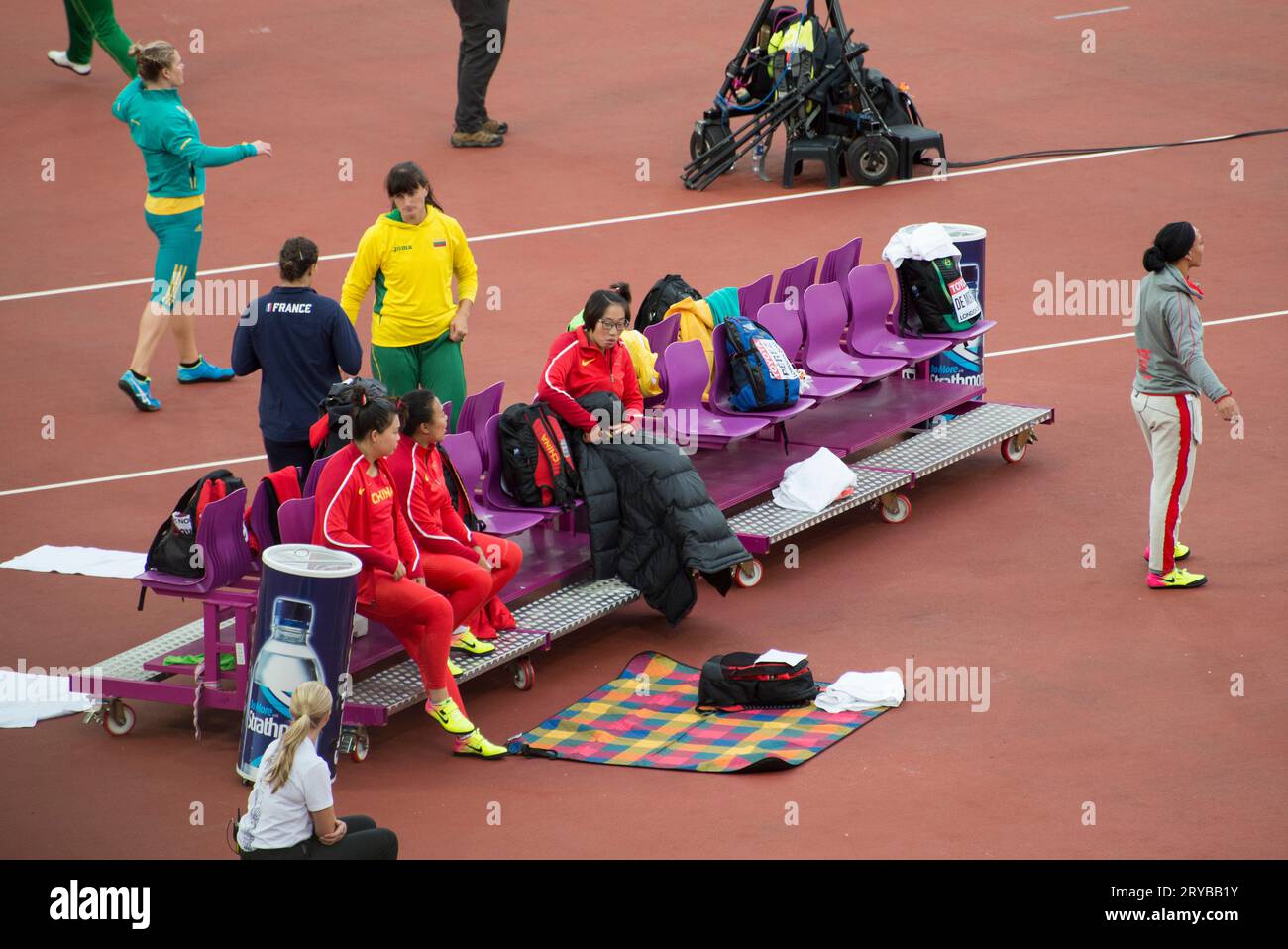 Womens discus hi-res stock photography and images - Alamy