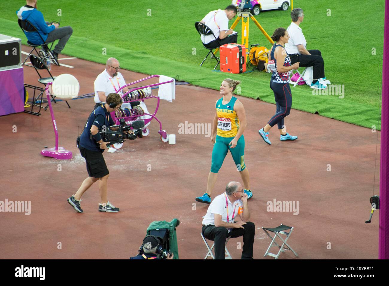 Womens discus hi-res stock photography and images - Alamy