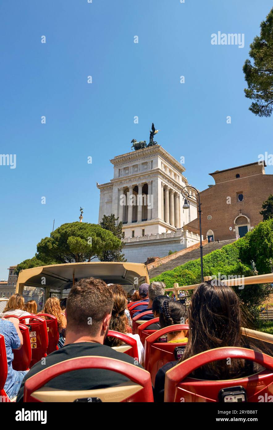 Hop on hop off bus service hi-res stock photography and images - Alamy