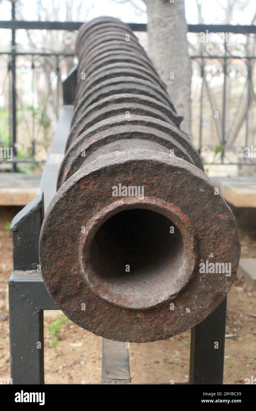 Ships cannon hi-res stock photography and images - Alamy