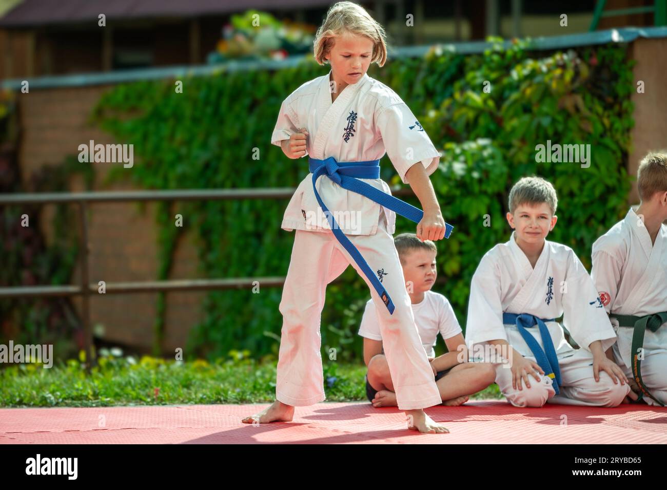 demonstration performances of children in karate Stock Photo - Alamy