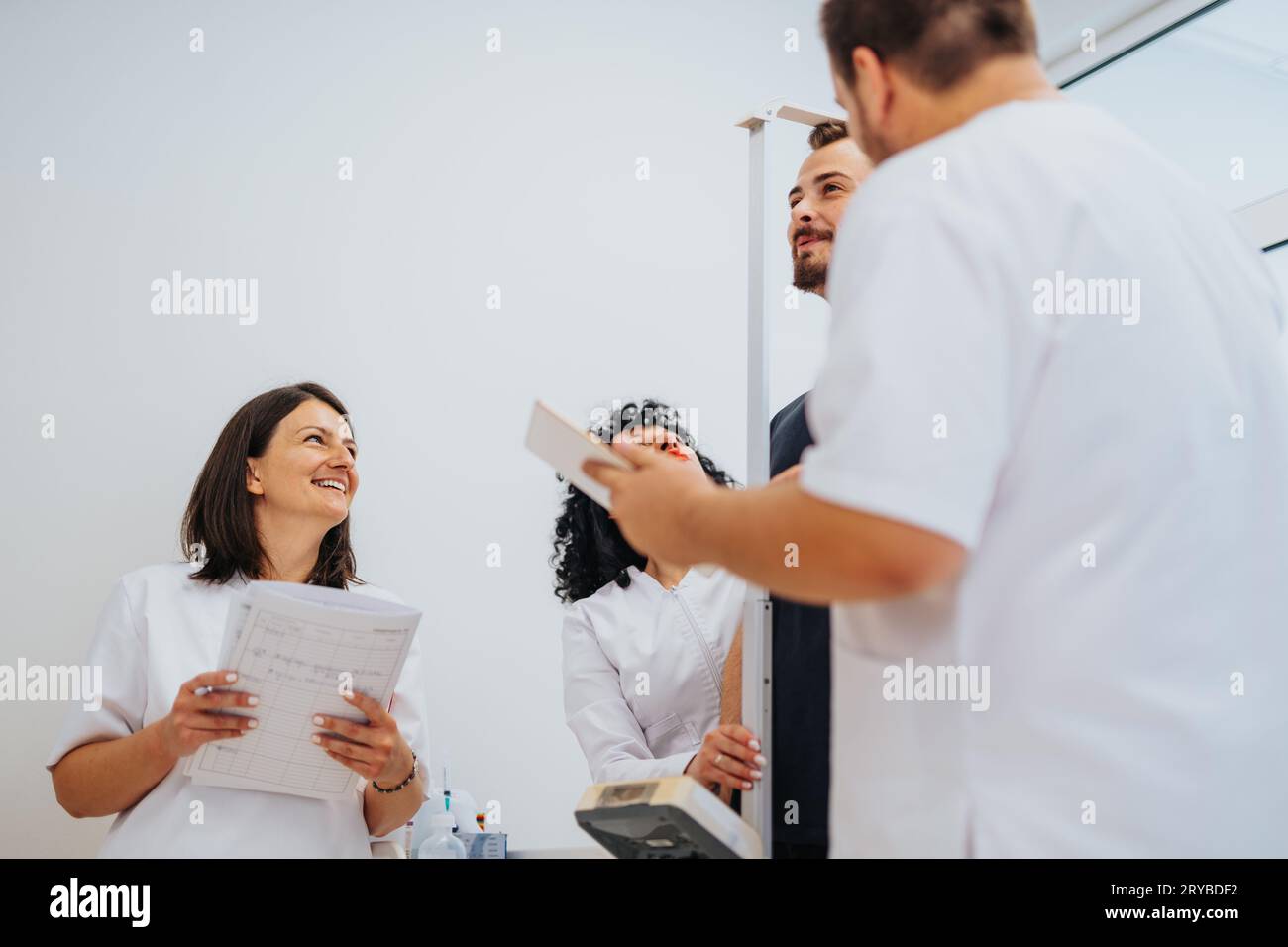 Using stadiometer hi-res stock photography and images - Alamy