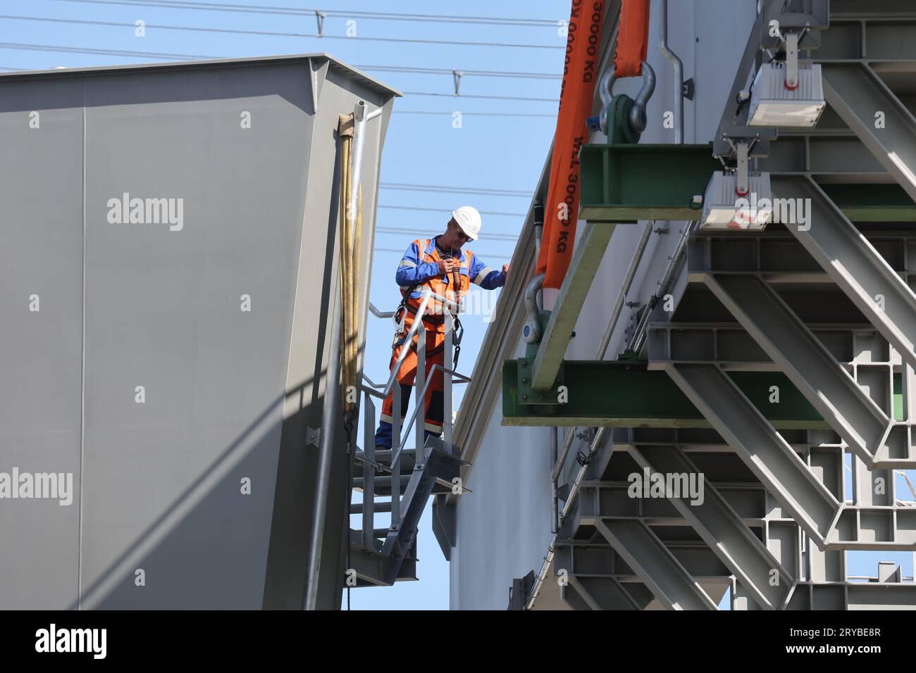 Erfurt, Germany. 30th Sep, 2023. Workers from a crane company used a ...