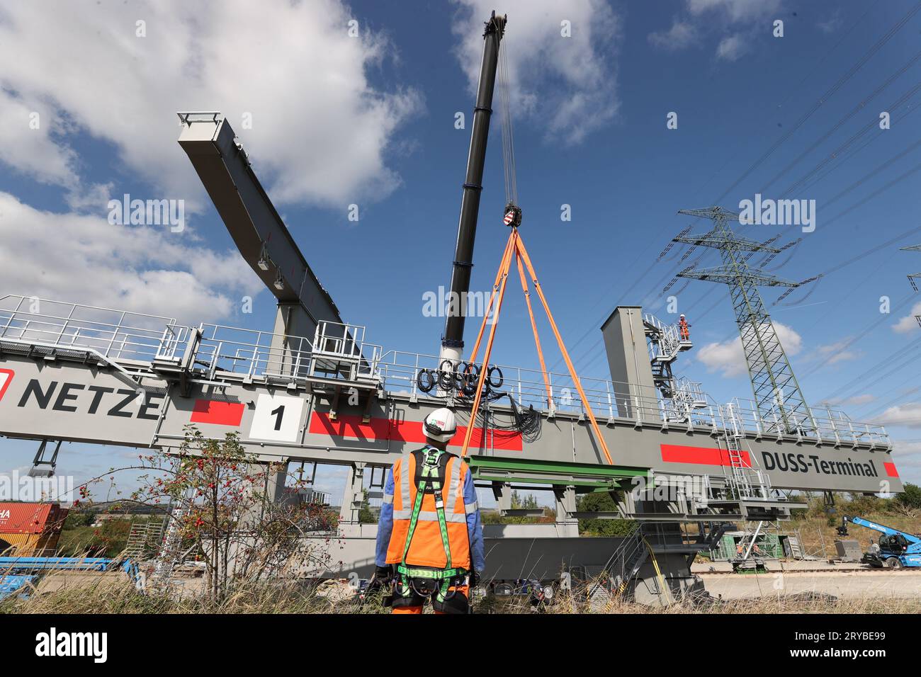 Erfurt, Germany. 30th Sep, 2023. Workers from a crane company used a ...