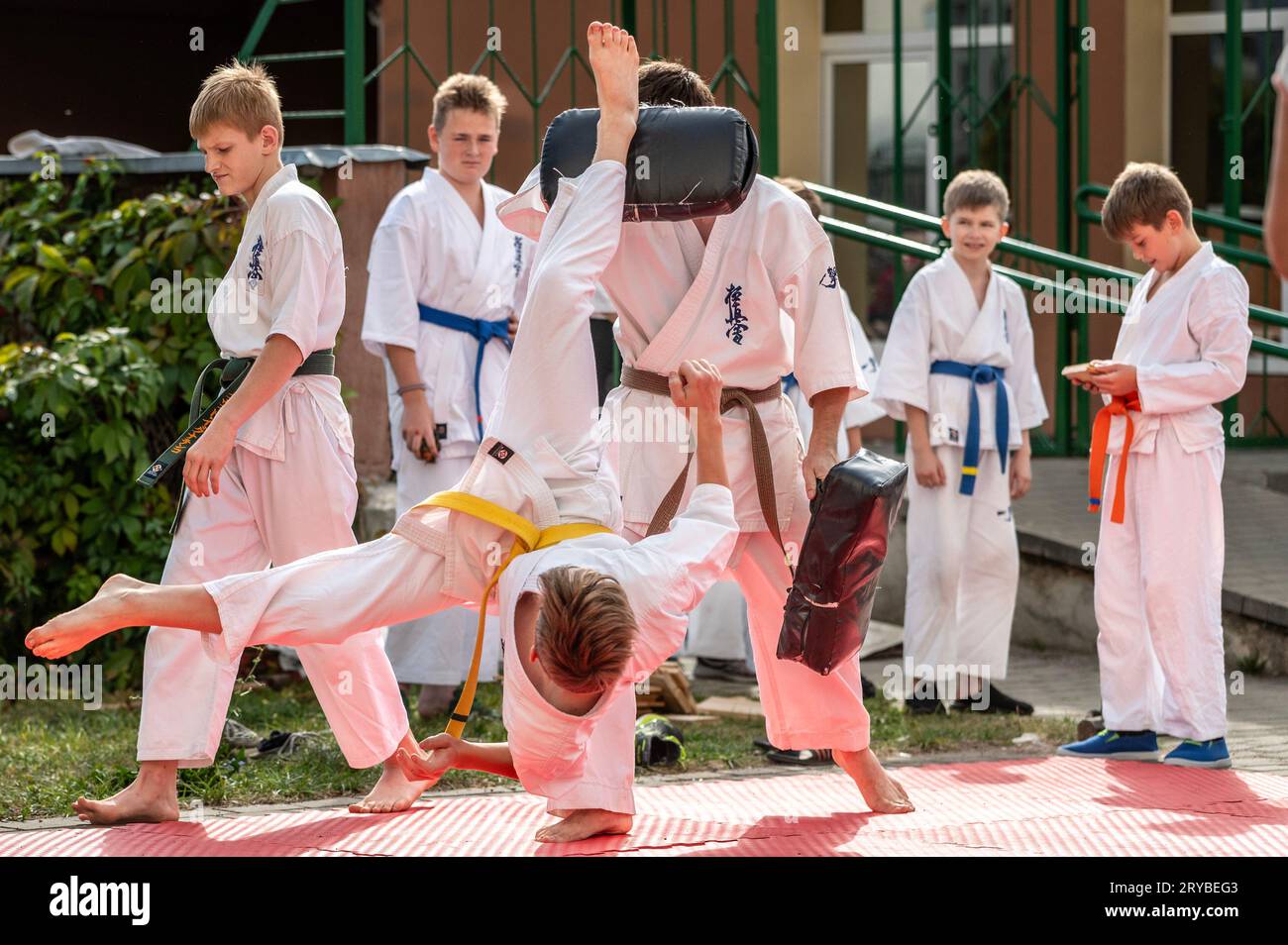 demonstration performances of children in karate Stock Photo - Alamy