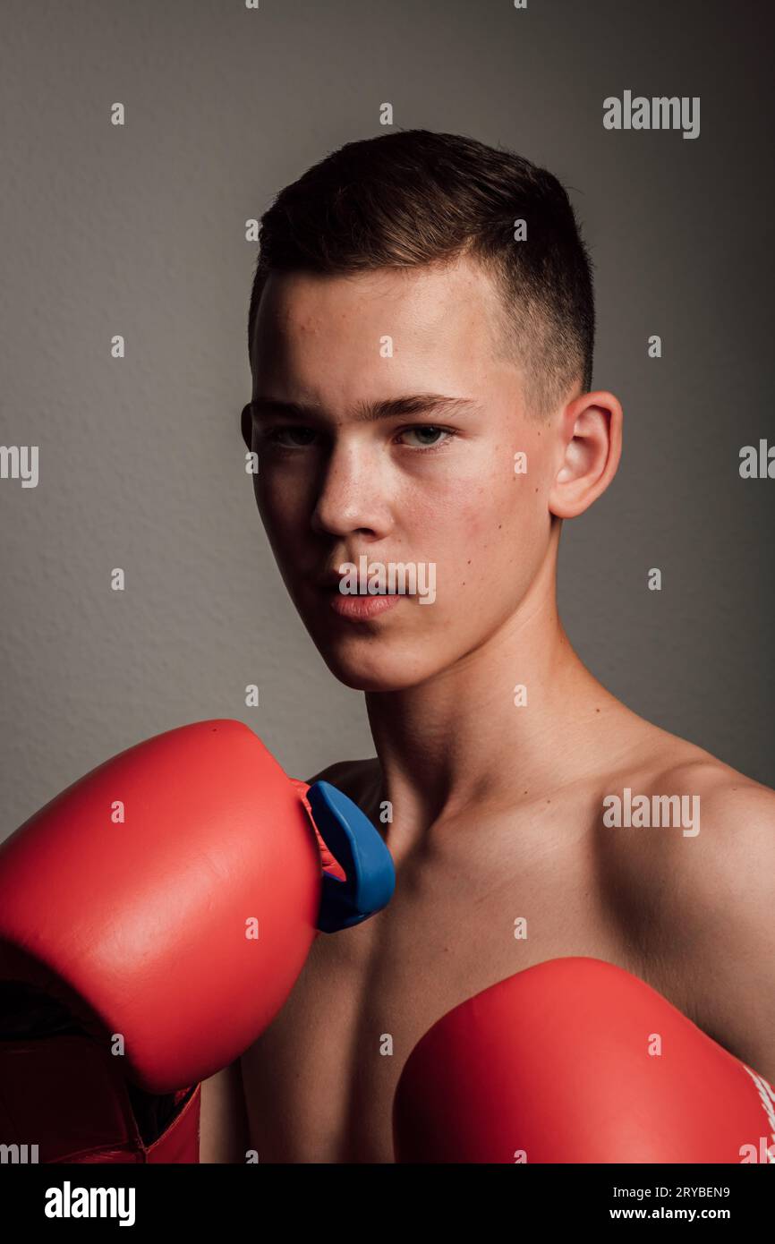 Teenage boxer athlete training hi-res stock photography and images - Alamy