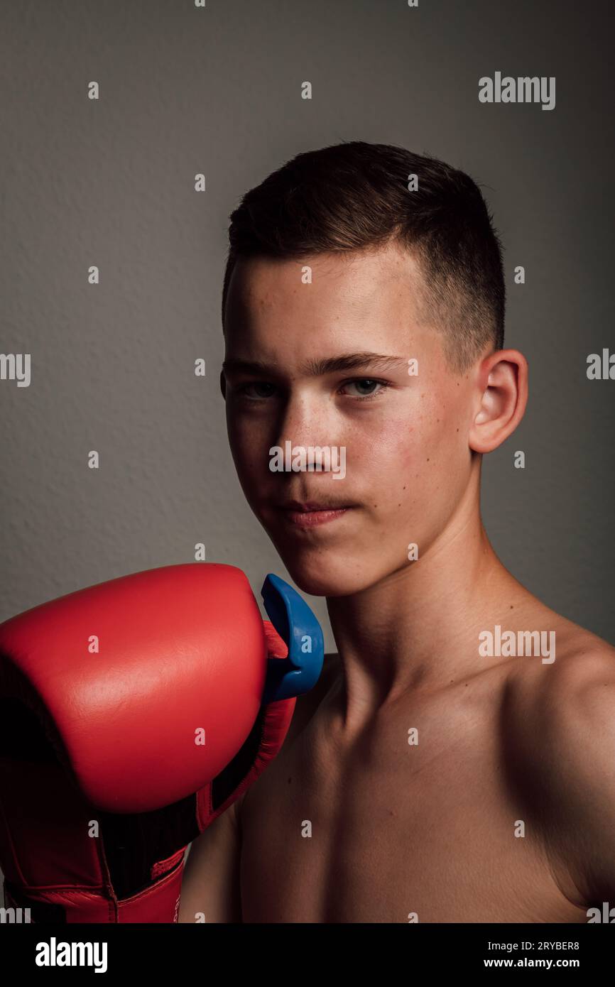 Teenage boxer athlete training hi-res stock photography and images - Alamy