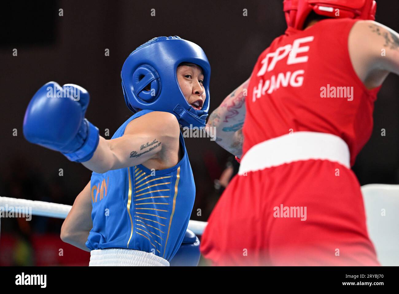 Hangzhou, China's Zhejiang Province. 30th Sep, 2023. Chang Yuan(L) of ...