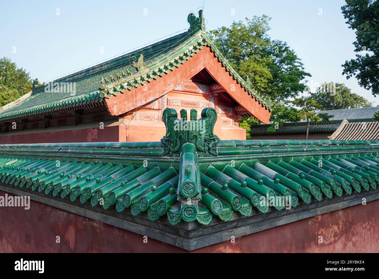 Green Chinese glazed roof tile buildings in Ditan Park, Beijing Stock ...