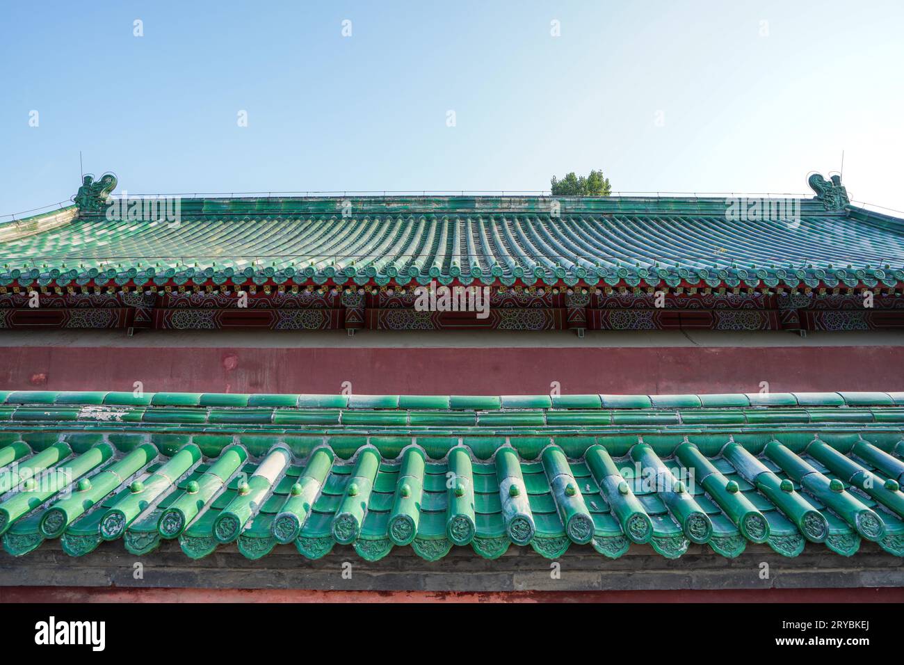 Green Chinese glazed roof tile buildings in Ditan Park, Beijing Stock ...