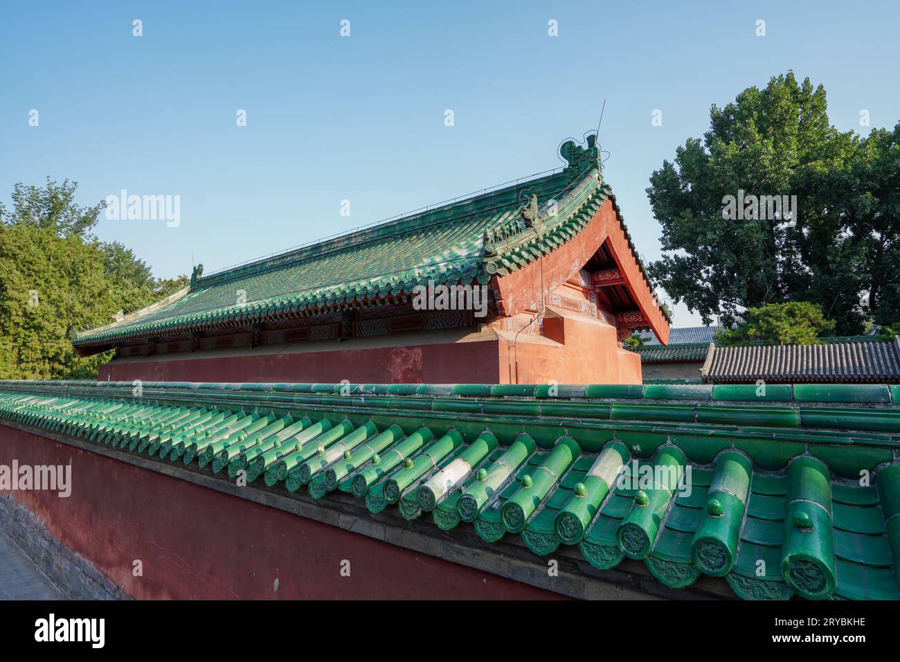 Green Chinese glazed roof tile buildings in Ditan Park, Beijing Stock ...