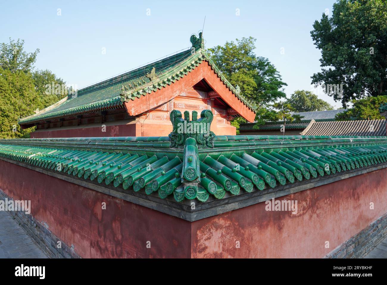 Green Chinese glazed roof tile buildings in Ditan Park, Beijing Stock ...
