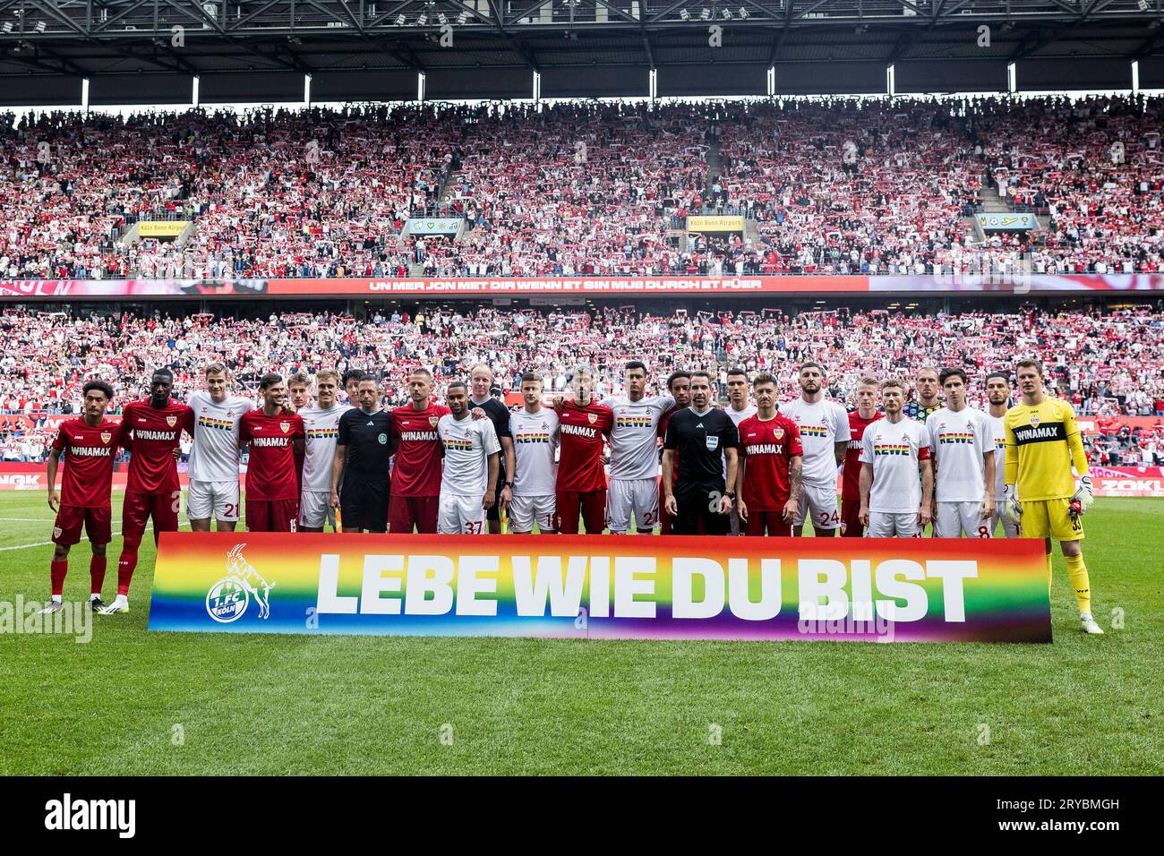 Koeln, Deutschland. 30th Sep, 2023. Gemeinsames Foto beider Startelfen mit Lebe wie du bist ...