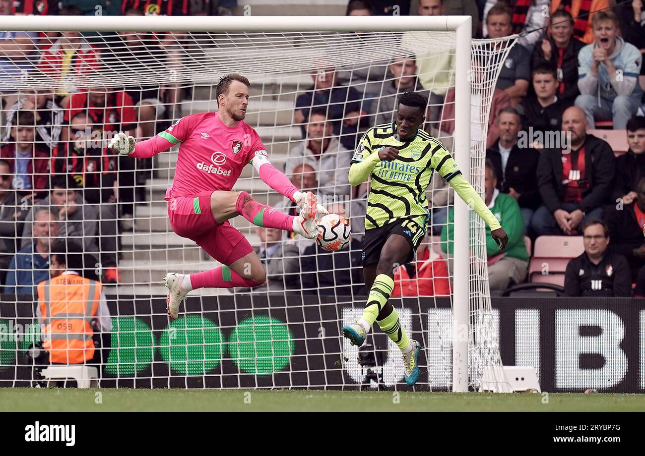 Bournemouth goalkeeper Neto challenges Arsenal’s Eddie Nketiah for the ...